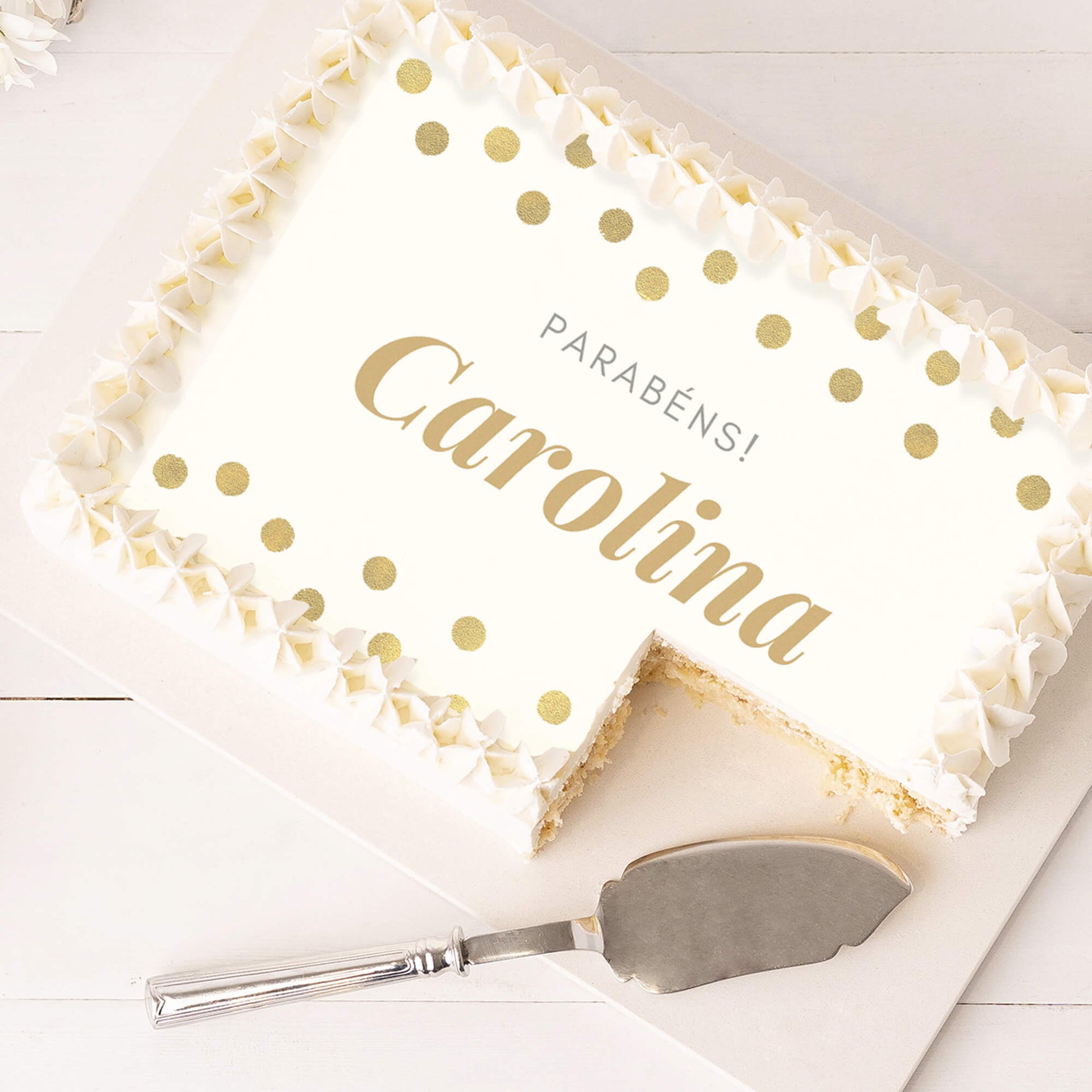 Bolo de aniversário elegante com nome comestível – Love In a Cake